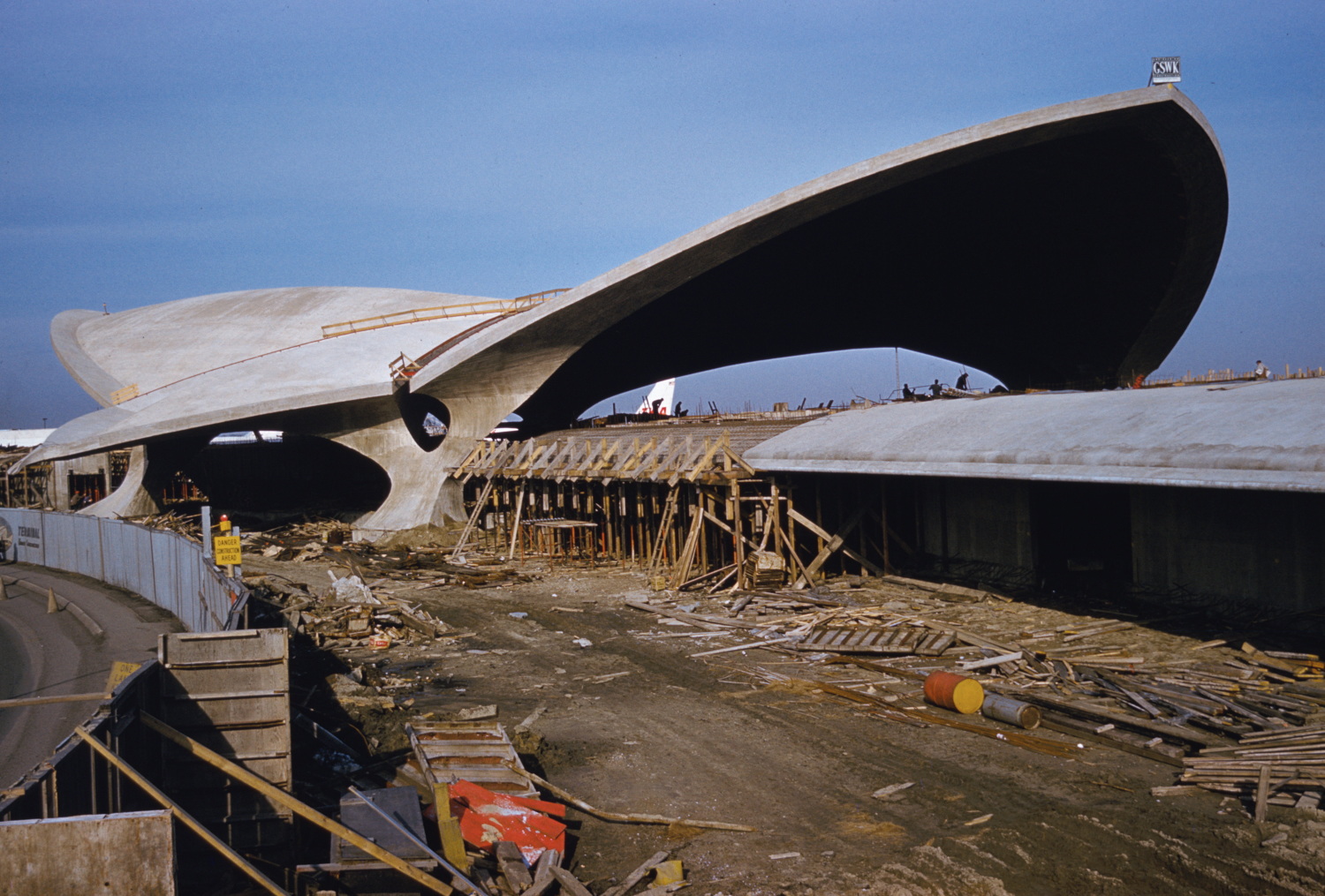 TWA Flight Center, Eero Saarinen & Associates - ATLAS OF PLACES